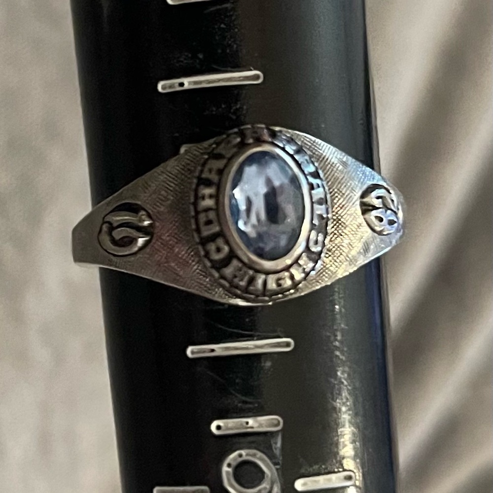 1982 Jostens Class Ring Size 7 - Gem